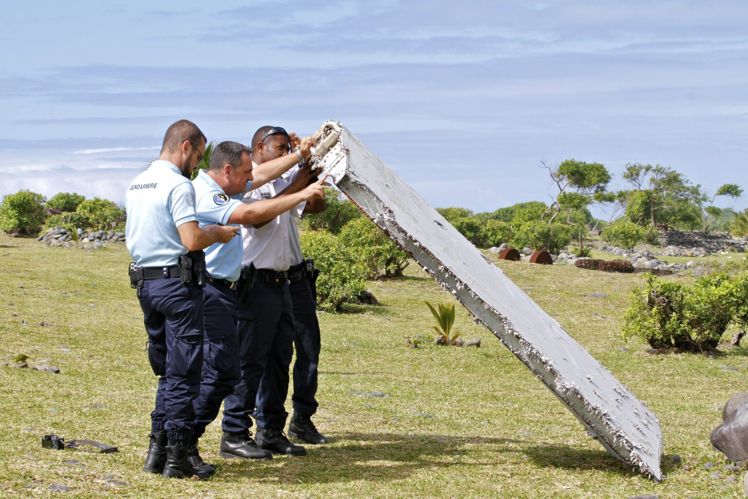 Barnacle Growth on MH370 Debris is Consistent with a 7th Arc Crash Site ...